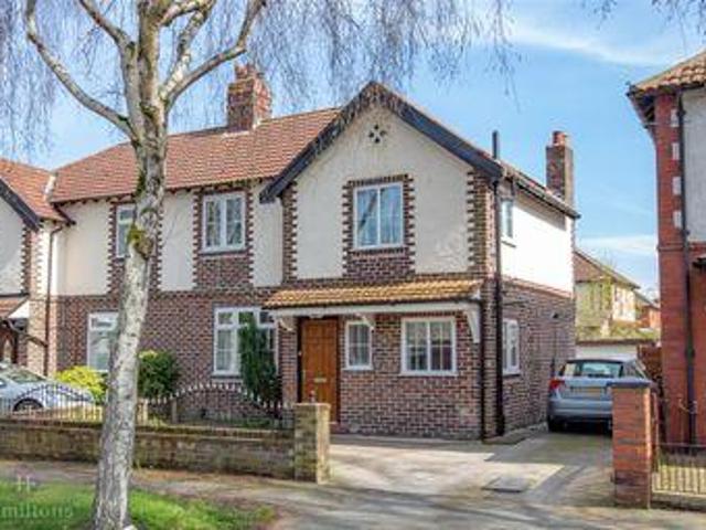 3 Bedrooms Semi detached house for rent in Brooklands Avenue, Leigh WN7