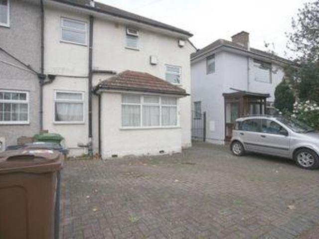 3 Bedrooms Semi detached house for rent in Bushgrove Road, Dagenham, London RM8