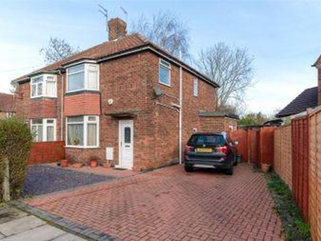 3 Bedrooms Semi detached house for rent in Byland Avenue, York YO31