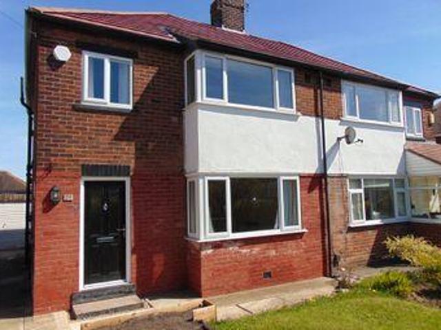 3 Bedrooms Semi detached house for rent in Gotts Park Avenue, Armley, Leeds LS12