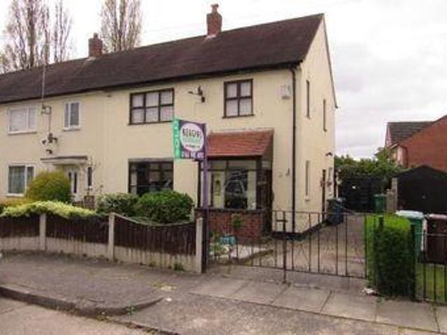 3 Bedrooms Semi detached house for rent in Goodridge Avenue, Wythenshawe, Manchester M22