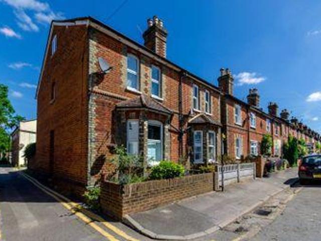 3 Bedrooms Semi detached house for rent in George Road, Guildford GU1