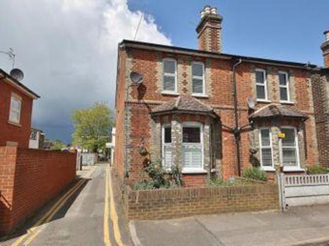 3 Bedrooms Semi detached house for rent in George Road, Guildford, Surrey GU1