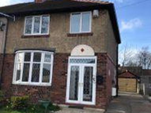 3 Bedrooms Semi detached house for rent in Ghyllroyd Avenue, Birkenshaw, Bradford BD11