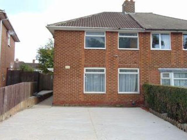 3 Bedrooms Semi detached house for rent in Gillscroft Road, Stechford, Birmingham B33