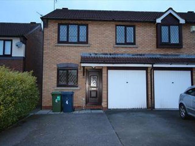3 Bedrooms Semi detached house for rent in Glamis Drive, Stone ST15