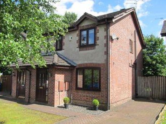 3 Bedrooms Semi detached house for rent in Glenbeck Road, Whitefield, Manchester M45