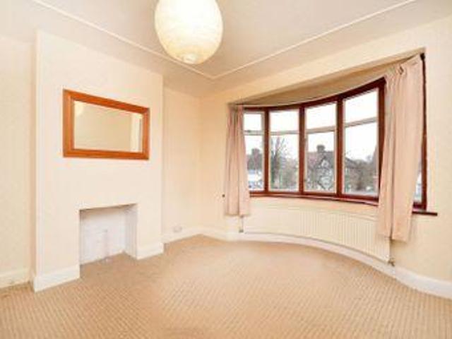 3 Bedrooms Semi detached house for rent in Grand Avenue, Surbiton KT5