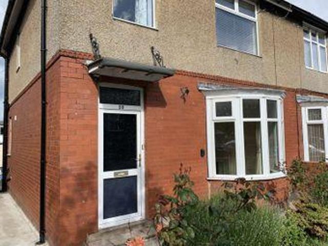 3 Bedrooms Semi detached house for rent in Grange Avenue, Birkby, Huddersfield HD2