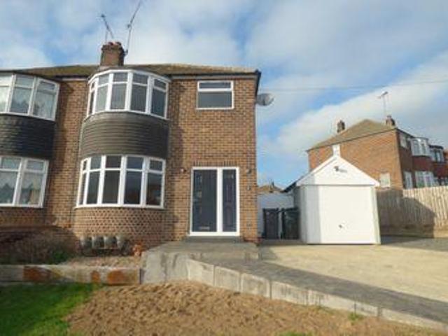 3 Bedrooms Semi detached house for rent in Grange Drive, Hellaby, Rotherham S66