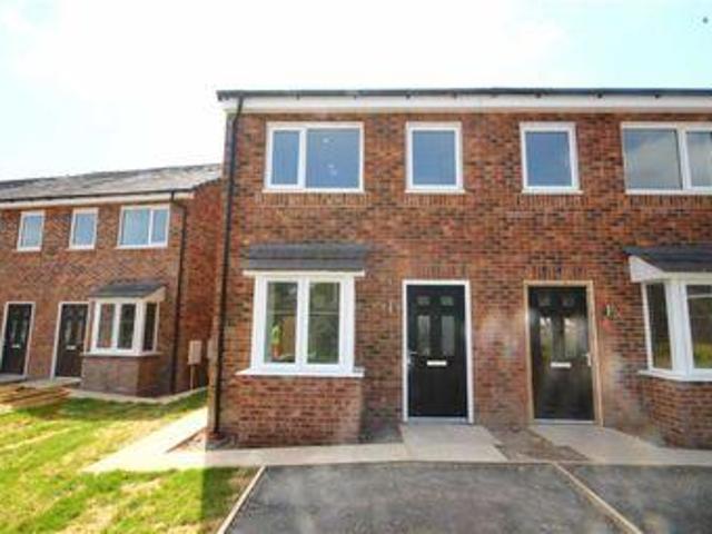 3 Bedrooms Semi detached house for rent in Greaves Avenue, Failsworth, Manchester M35