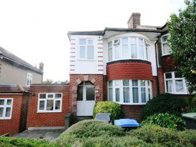 3 Bedrooms Semi detached house for rent in Grosvenor Gardens, London N14
