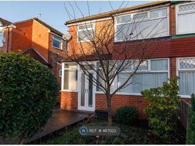3 Bedrooms Semi detached house for rent in Dovedale Avenue, Manchester M25