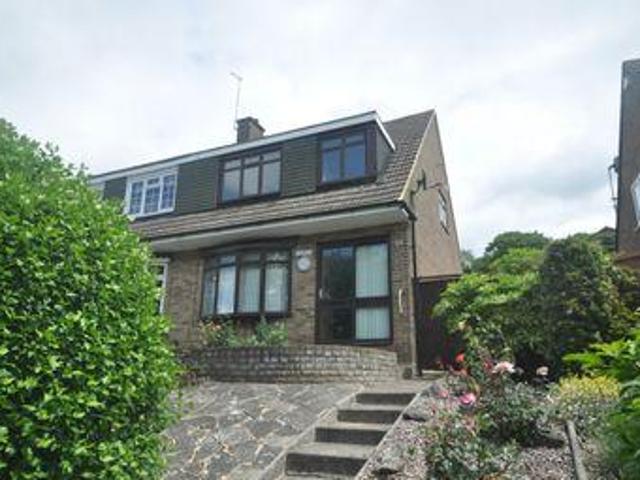 3 Bedrooms Semi detached house for rent in Downs Road, Istead Rise, Gravesend DA13