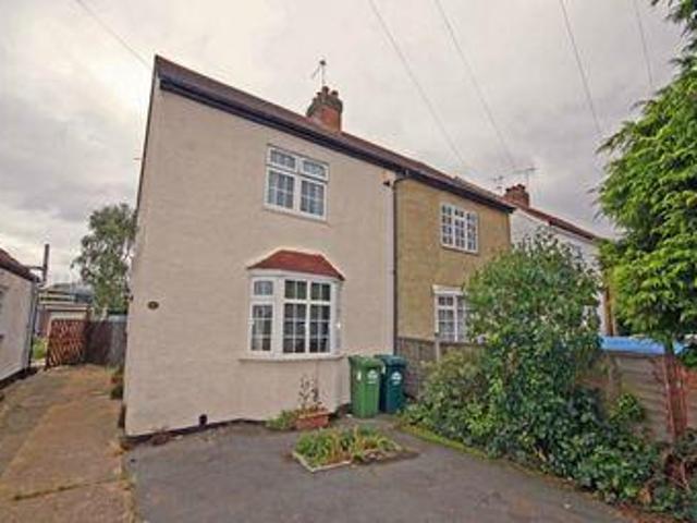 3 Bedrooms Semi detached house for rent in Doris Road, Ashford, Surrey TW15