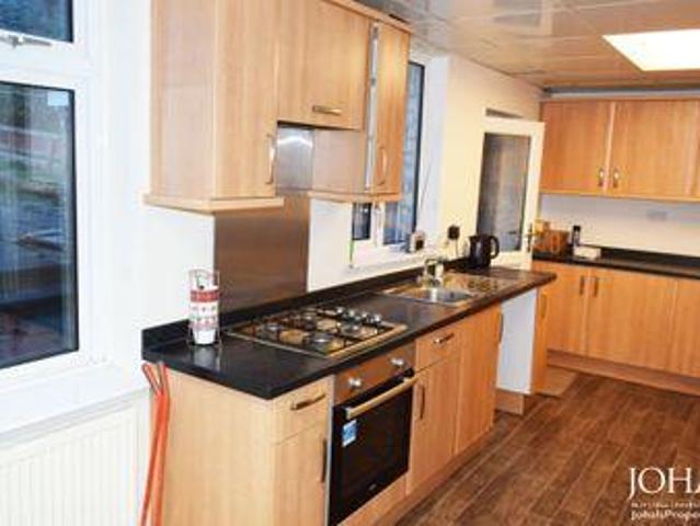 3 Bedrooms Semi detached house for rent in Davenport Road, Leicester LE5