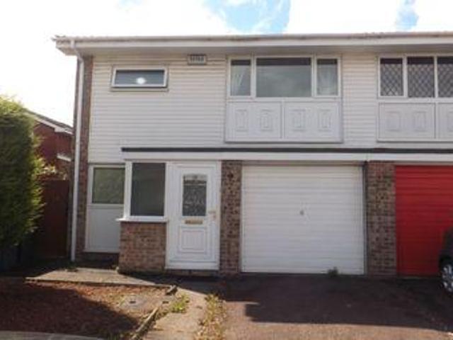 3 Bedrooms Semi detached house for rent in Dale Close, West Bridgford, Nottingham NG2