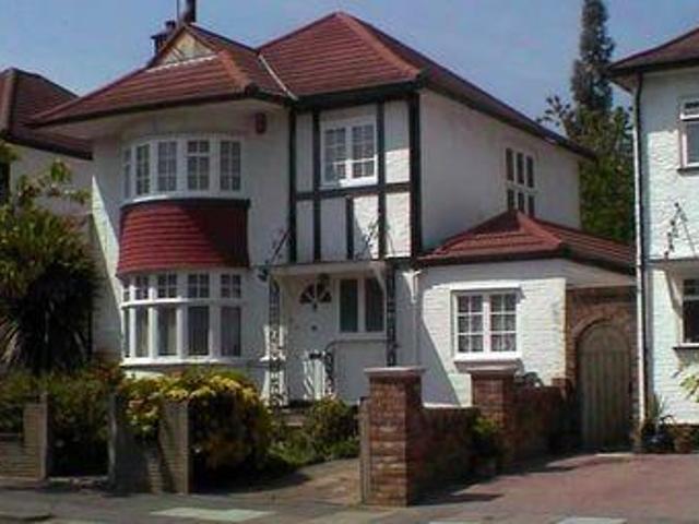 3 Bedrooms Semi detached house for rent in Denehurst Gardens, Hendon, London NW4