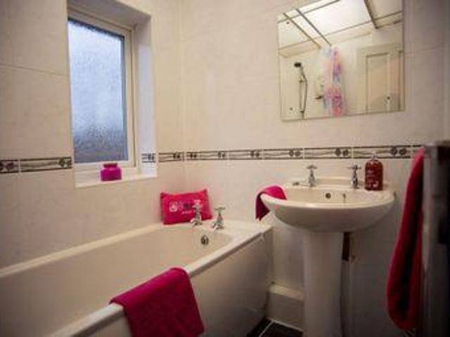 3 Bedrooms Semi detached house for rent in Denville Crescent, Manchester M22
