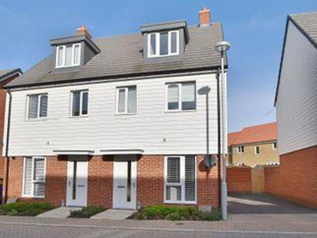3 Bedrooms Semi detached house for rent in Desmond Hubble Way, Repton Park TN23