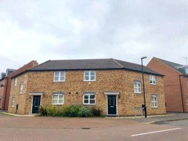 3 Bedrooms Semi detached house for rent in Dragoon Road, New Stoke Village, Coventry CV3