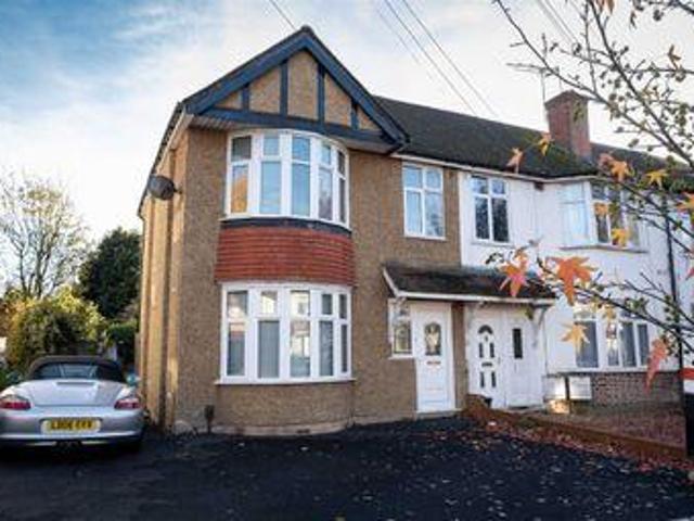 3 Bedrooms Semi detached house for rent in Drayton Gardens, West Drayton, Middlesex UB7
