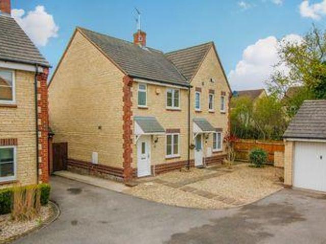 3 Bedrooms Semi detached house for rent in Dunnock Close, Bicester OX26