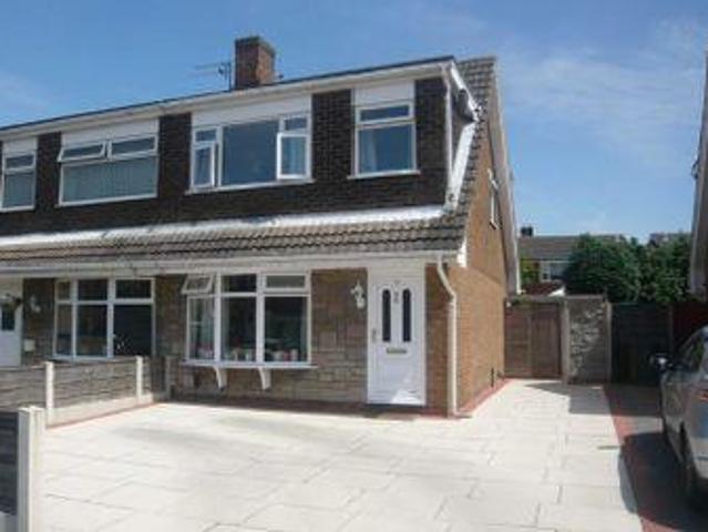 3 Bedrooms Semi detached house for rent in Dunster Drive, Urmston, Manchester M41