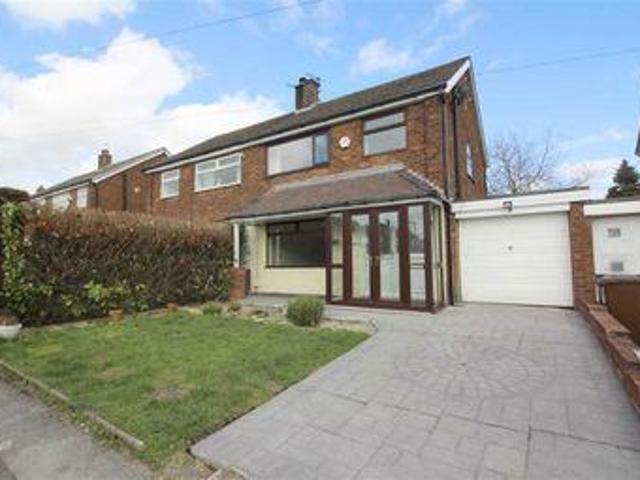 3 Bedrooms Semi detached house for rent in Eastfields, Radcliffe, Manchester M26