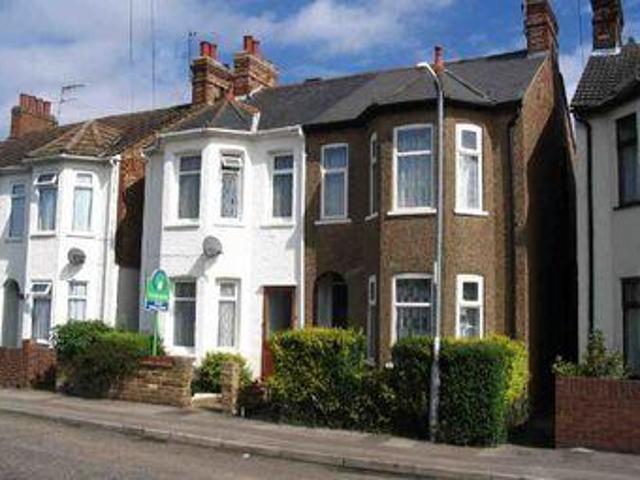 3 Bedrooms Semi detached house for rent in Ebberns Road, Hemel Hempstead HP3