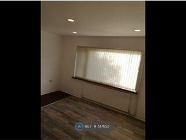 3 Bedrooms Semi detached house for rent in Edwinstowe Drive, Nottingham NG5