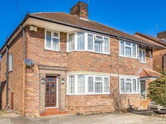 3 Bedrooms Semi detached house for rent in Edgware, Wychwood Close HA8