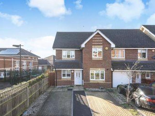 3 Bedrooms Semi detached house for rent in Ella Garett Close, Reading RG2