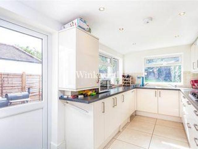 3 Bedrooms Semi detached house for rent in Elmcroft Crescent, London NW11
