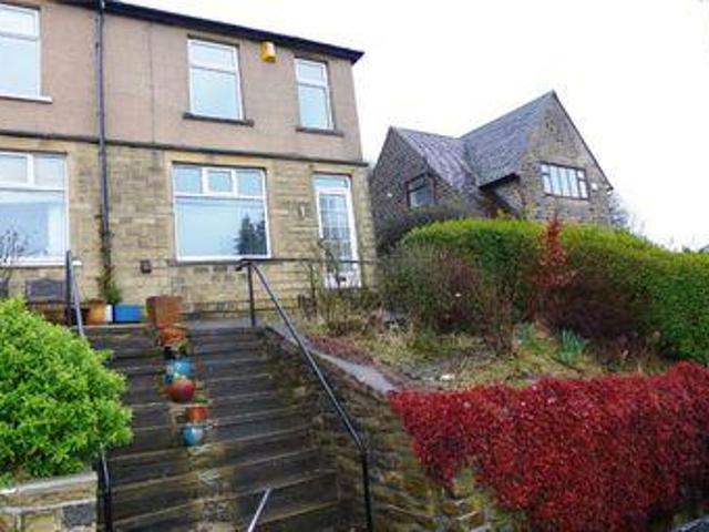 3 Bedrooms Semi detached house for rent in Forest Road, Almondbury, Huddersfield, West Yorkshire HD5