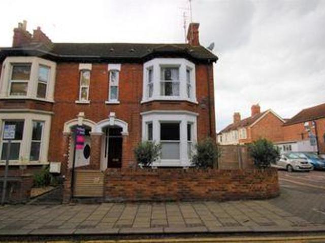 3 Bedrooms Semi detached house for rent in Fosterhill Road, Bedford MK41