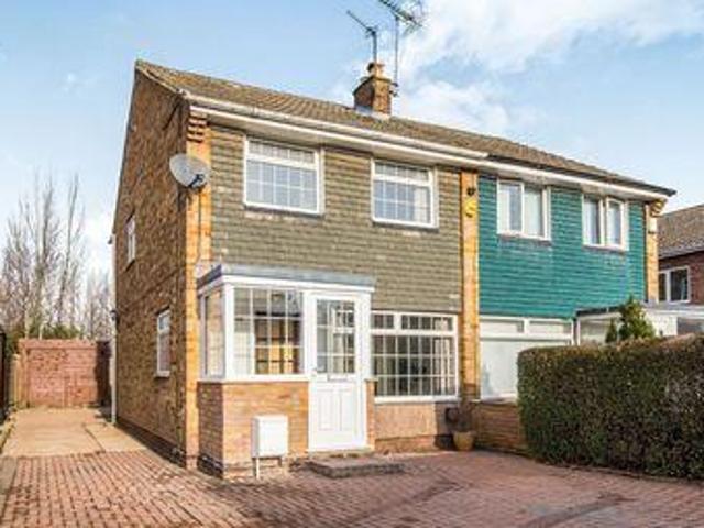 3 Bedrooms Semi detached house for rent in Fairburn Drive, Garforth, Leeds LS25