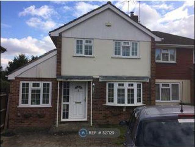 3 Bedrooms Semi detached house for rent in Fairford Road, Tilehurst, Reading RG31