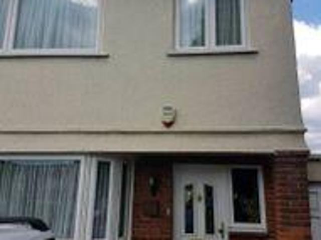 3 Bedrooms Semi detached house for rent in Field End Road, Ruislip, London HA4