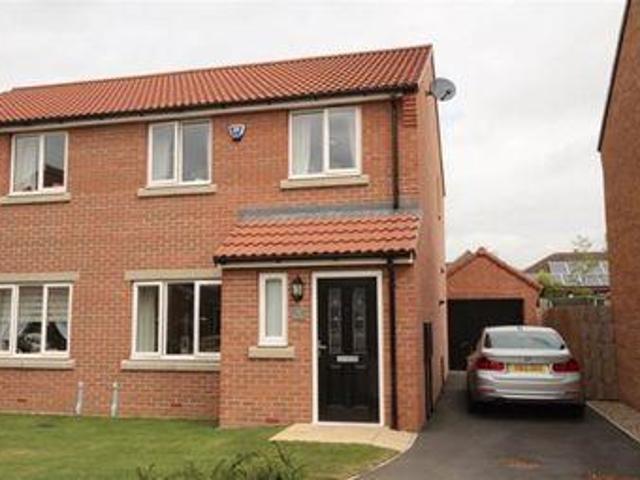 3 Bedrooms Semi detached house for rent in Field View, South Milford, Leeds LS25