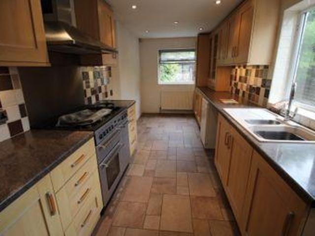 3 Bedrooms Semi detached house for rent in Fletcher Road, Beeston, Nottingham NG9