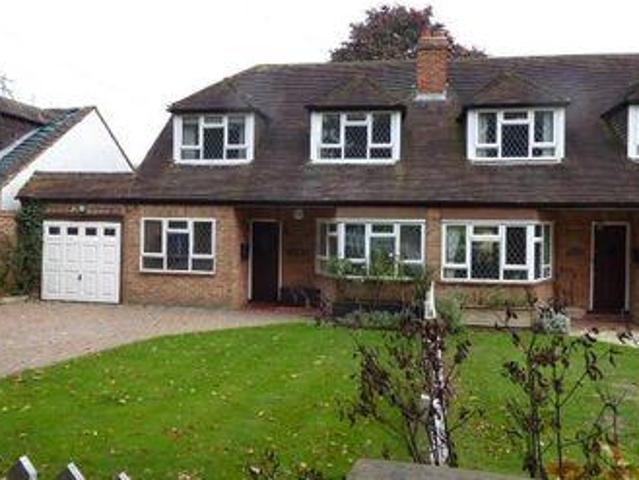 3 Bedrooms Semi detached house for rent in Knowl Hill, Reading RG10