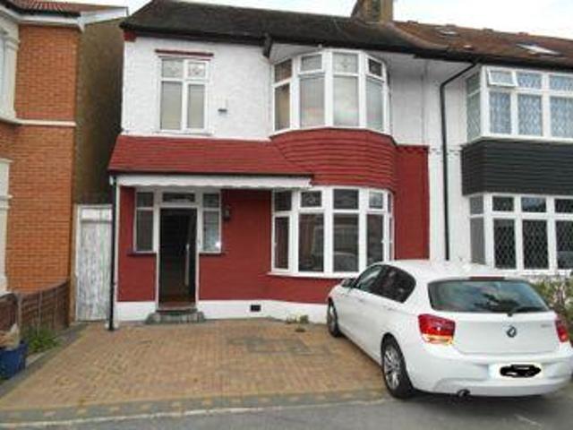 3 Bedrooms Semi detached house for rent in Kenilworth Gardens, Ilford IG3