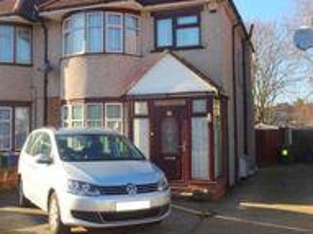3 Bedrooms Semi detached house for rent in Kenmore Avenue, Harrow HA3