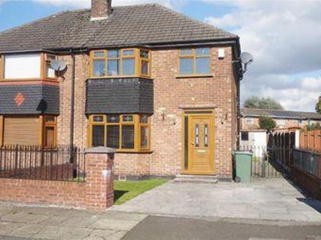 3 Bedrooms Semi detached house for rent in Kenmore Road, Whitefield, Whitefield Manchester M45
