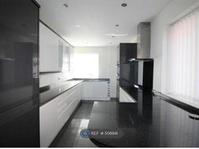 3 Bedrooms Semi detached house for rent in Kingston Avenue, Blackpool FY4