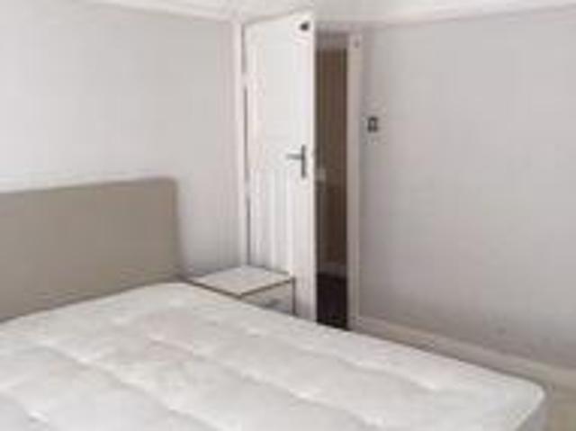 3 Bedrooms Semi detached house for rent in Kings Road, Chorlton Cum Hardy, Manchester M21