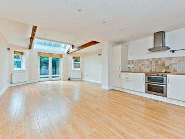 3 Bedrooms Semi detached house for rent in Kings Road, Kingston Upon Thames KT2