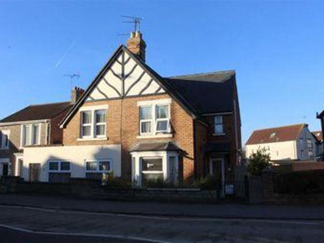 3 Bedrooms Semi detached house for rent in Kingshill Road, Swindon SN1