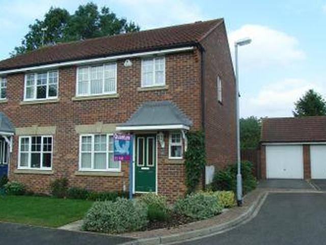 3 Bedrooms Semi detached house for rent in Kirkwell, Bishopthorpe, York YO23